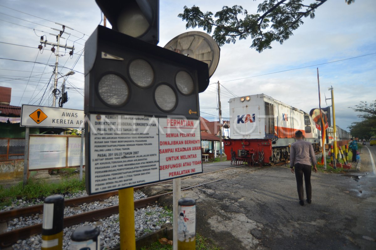 EWS perlintasan KA tanpa palang pintu tidak berfungsi | ANTARA Foto EWS perlintasan KA tanpa palang pintu tidak berfungsi | ANTARA Foto