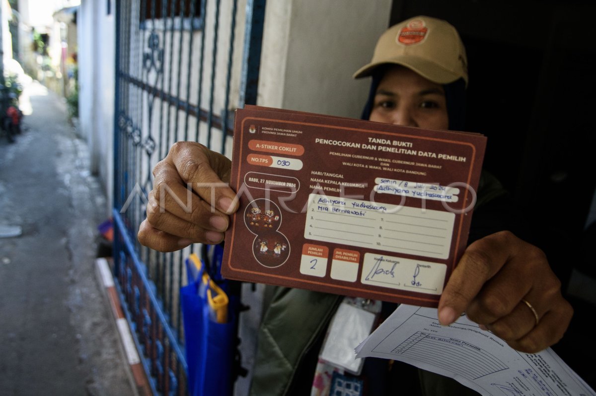 Pencocokan dan penelitian daftar pemilih Pilkada Jabar | ANTARA Foto Pencocokan dan penelitian daftar pemilih Pilkada Jabar | ANTARA Foto
