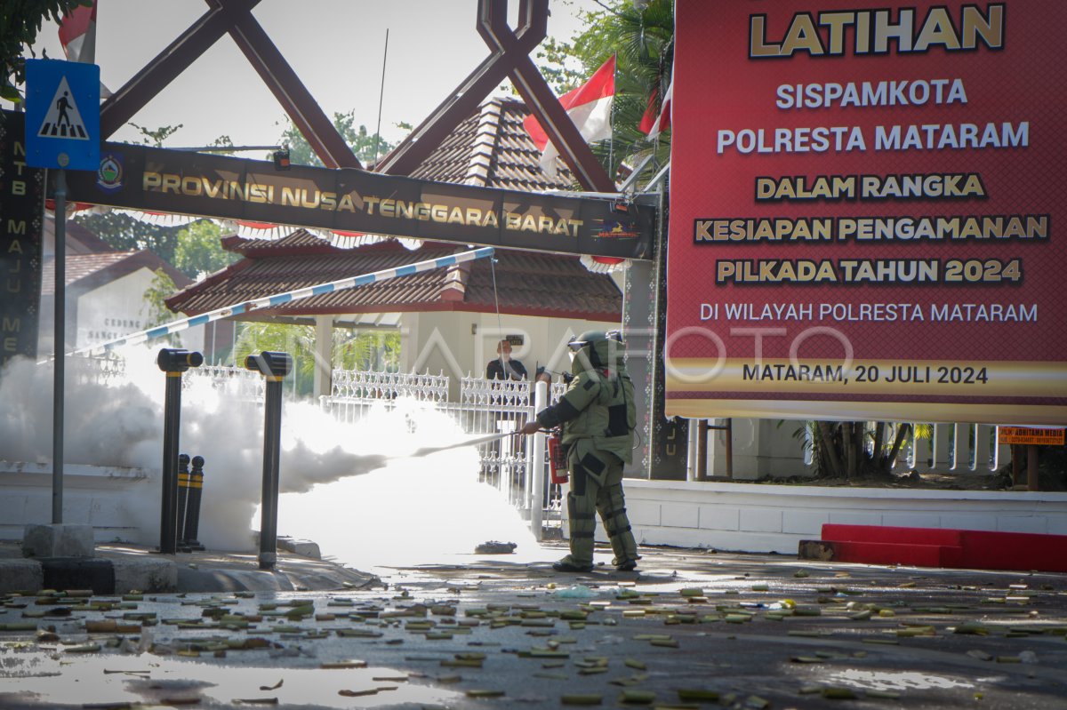 Simulasi Pengamanan Pilkada 2024 di Mataram | ANTARA Foto