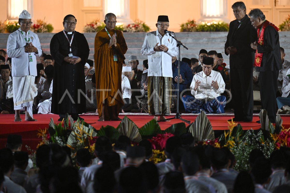 Zikir dan doa kebangsaan 79 tahun RI | ANTARA Foto Zikir dan doa kebangsaan 79 tahun RI | ANTARA Foto