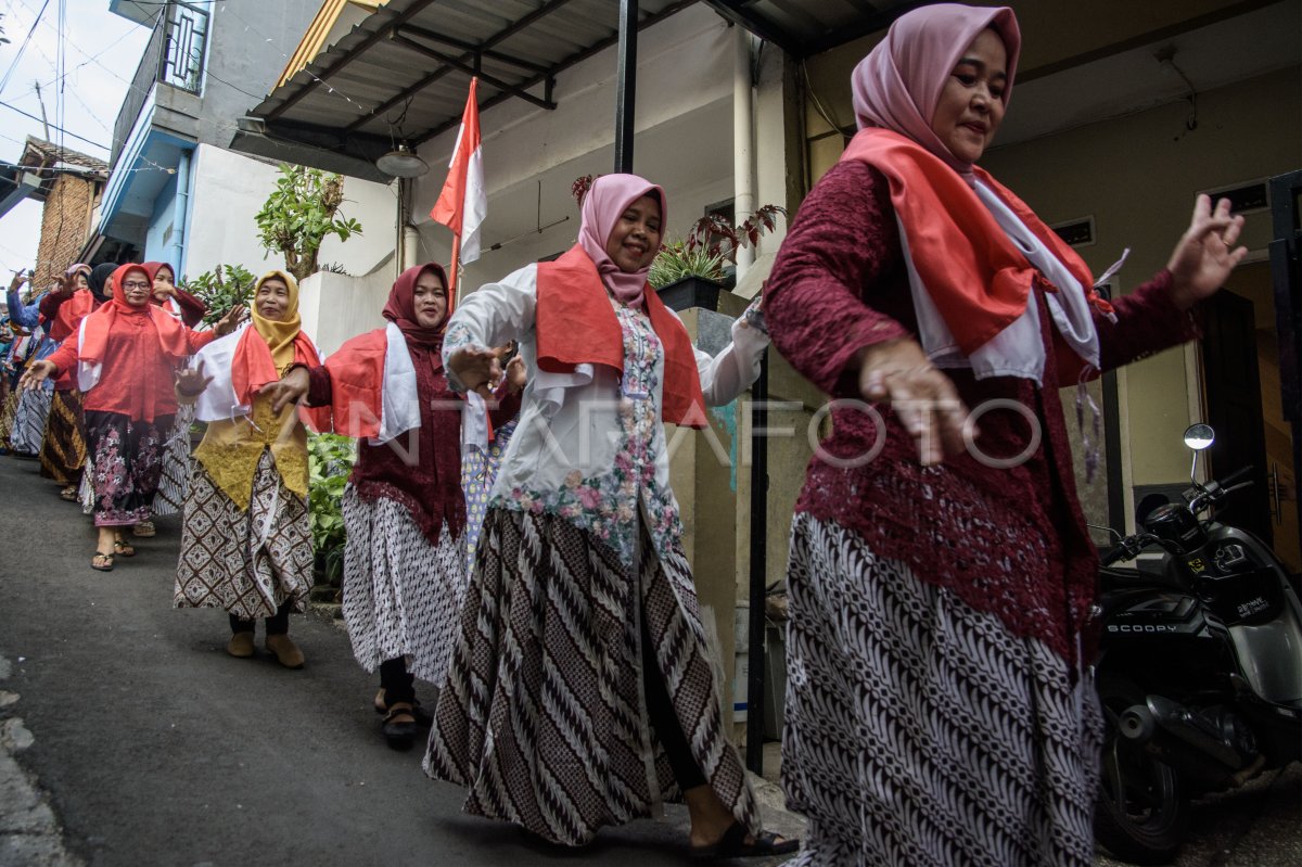 Semarak Tari Merah Putih di Bandung | ANTARA Foto Semarak Tari Merah Putih di Bandung | ANTARA Foto
