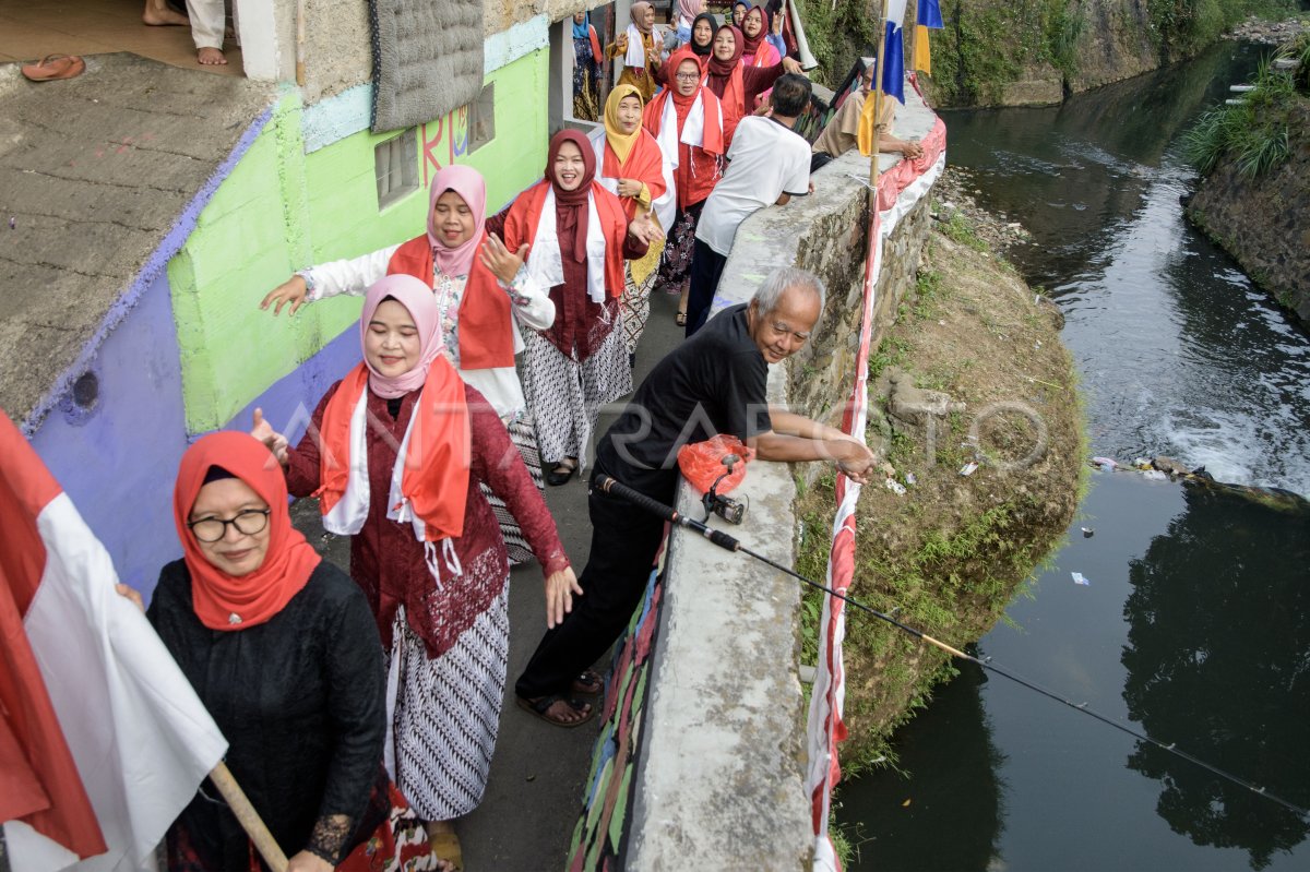 Semarak Tari Merah Putih di Bandung | ANTARA Foto Semarak Tari Merah Putih di Bandung | ANTARA Foto