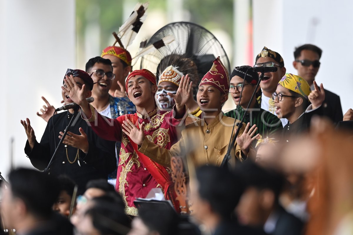 Upacara Penurunan Bendera Merah Putih di Jakarta | ANTARA Foto Upacara Penurunan Bendera Merah Putih di Jakarta | ANTARA Foto