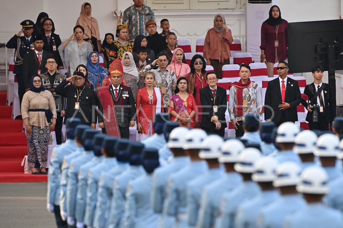 Upacara Penurunan Bendera Merah Putih di Jakarta | ANTARA Foto