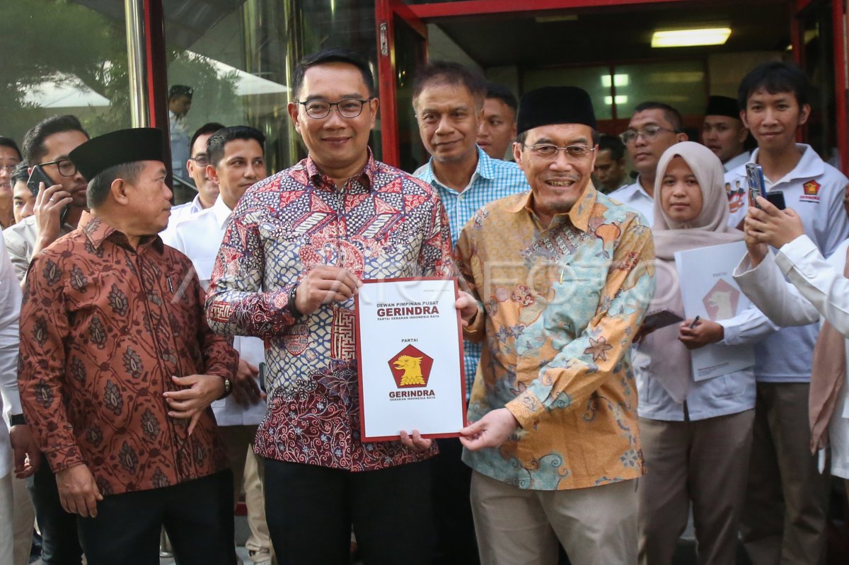 Gerindra serahkan surat rekomendasi calon kepala daerah | ANTARA Foto Gerindra serahkan surat rekomendasi calon kepala daerah | ANTARA Foto