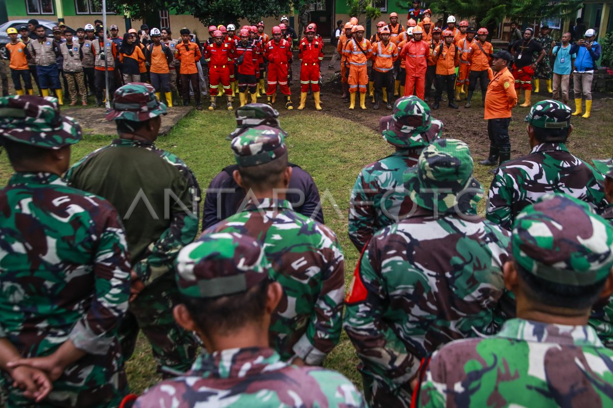 Basarnas perpanjang pencarian satu korban banjir bandang | ANTARA Foto Basarnas perpanjang pencarian satu korban banjir bandang | ANTARA Foto