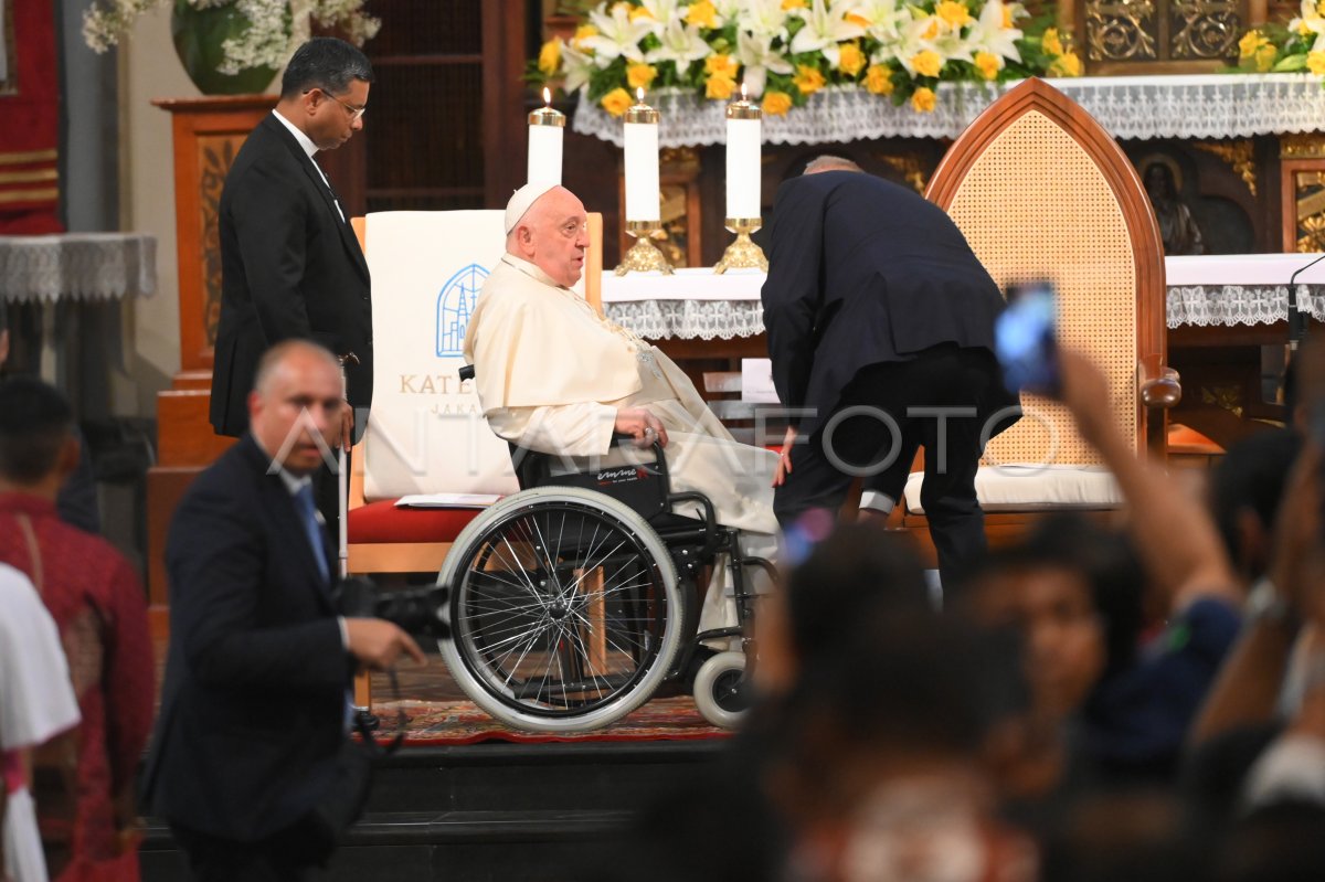 Paus Fransiskus kunjungi Gereja Katedral Jakarta | ANTARA Foto