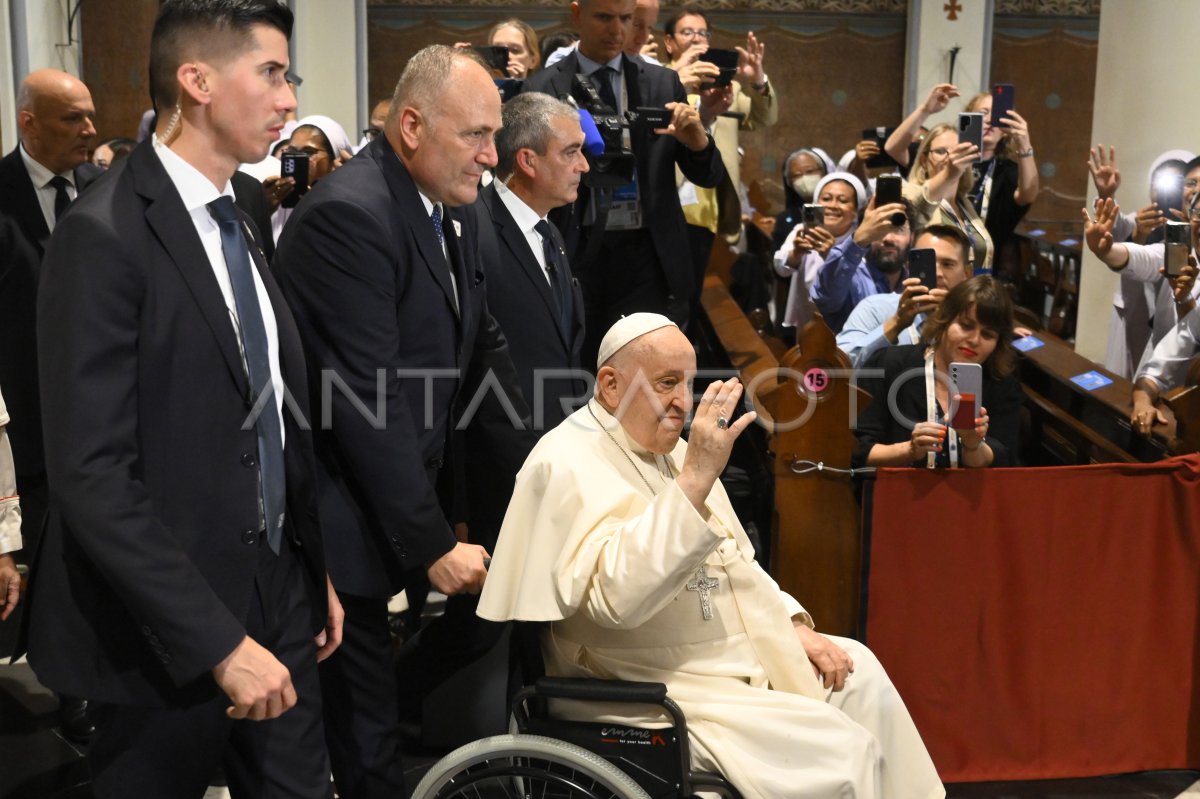 Paus Fransiskus kunjungi Gereja Katedral Jakarta | ANTARA Foto