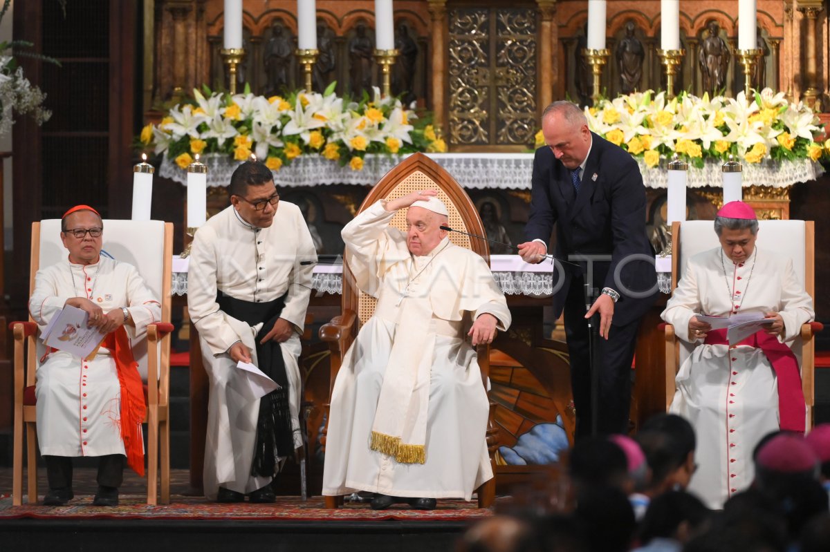Paus Fransiskus kunjungi Gereja Katedral Jakarta | ANTARA Foto