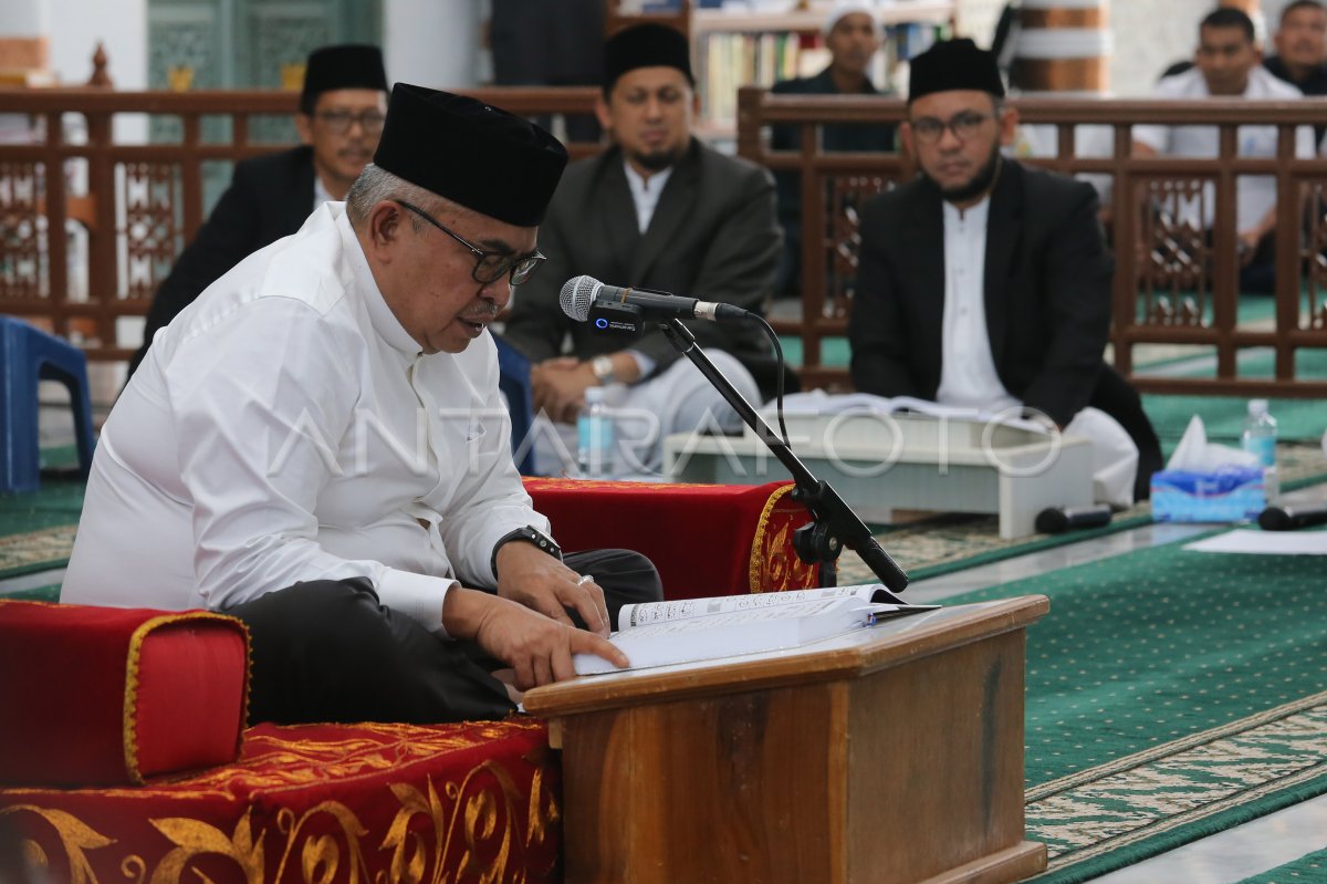 Uji mampu baca Al-quran bakal calon gubernur Aceh | ANTARA Foto Uji mampu baca Al-quran bakal calon gubernur Aceh | ANTARA Foto