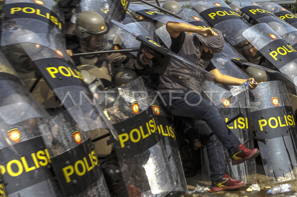 Simulasi pengamanan Pilkada 2024 di kota Serang | ANTARA Foto