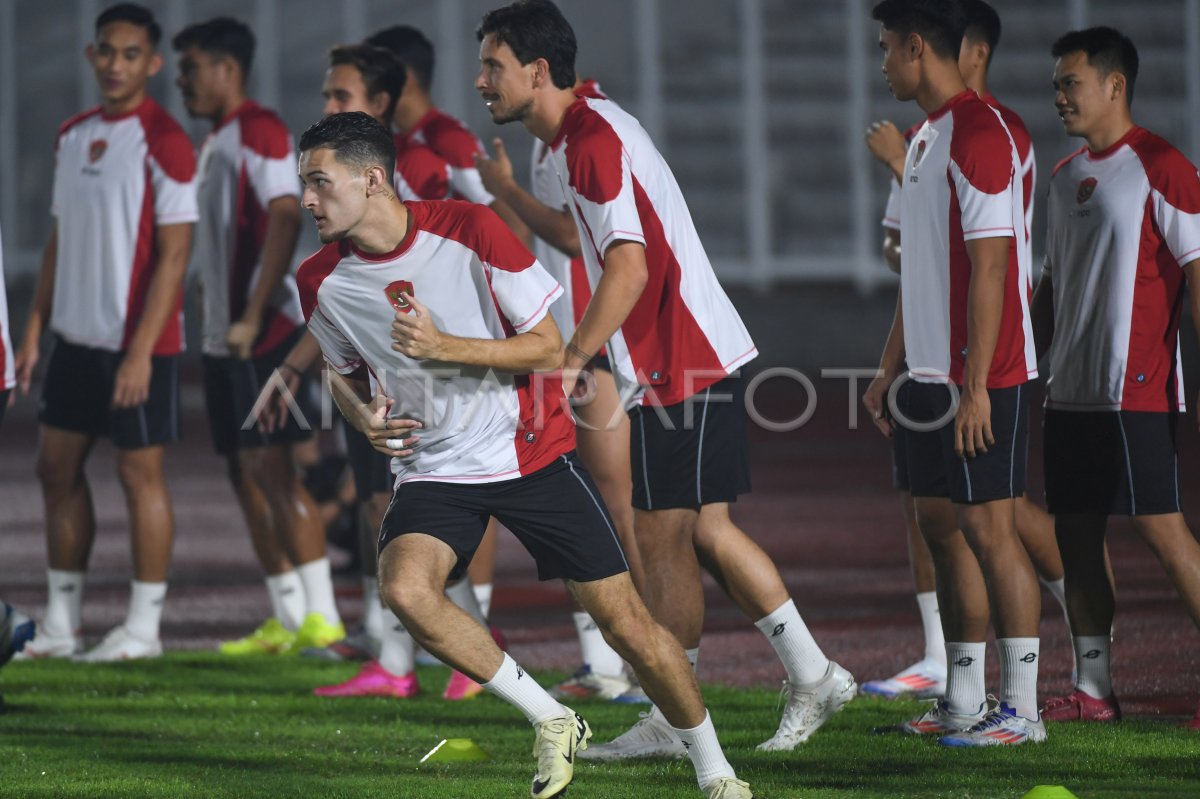 Latihan resmi Timnas Indonesia jelang lawan Australia | ANTARA Foto