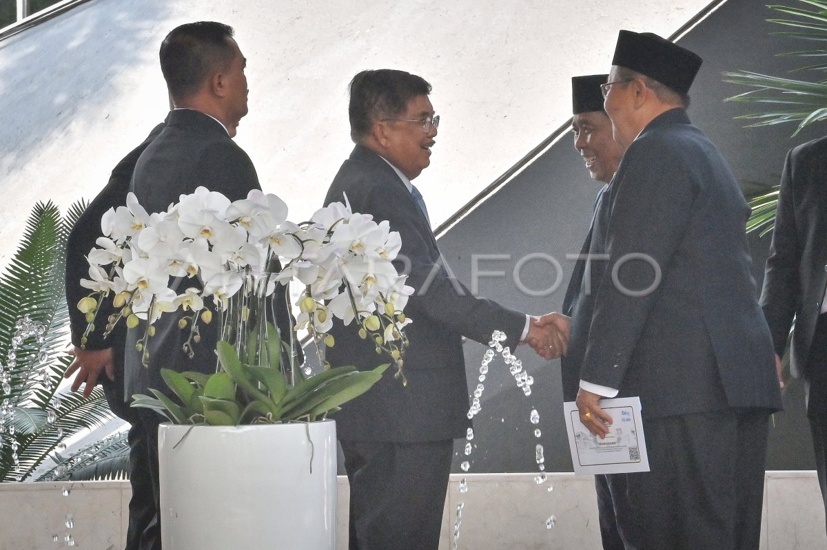 Pelantikan anggota parlemen masa bakti 2024-2029 | ANTARA Foto