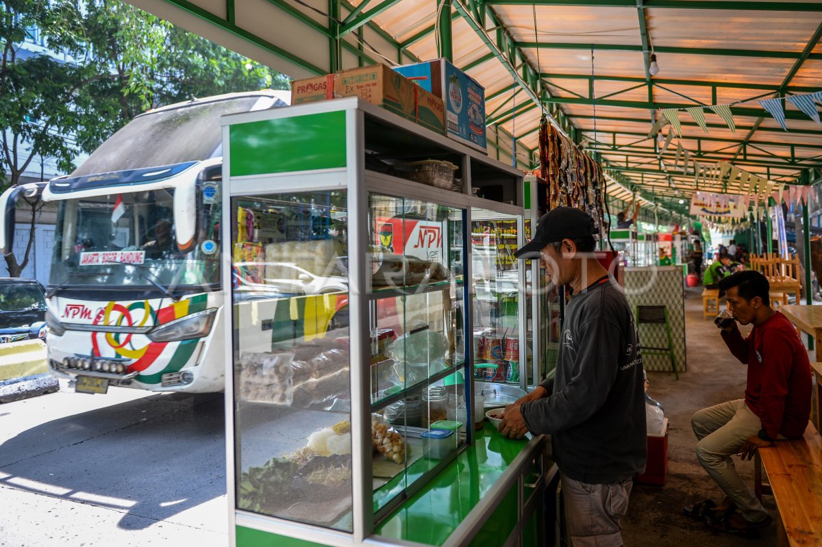 Pemberdayaan PKL di Terminal Leuwipanjang | ANTARA Foto
