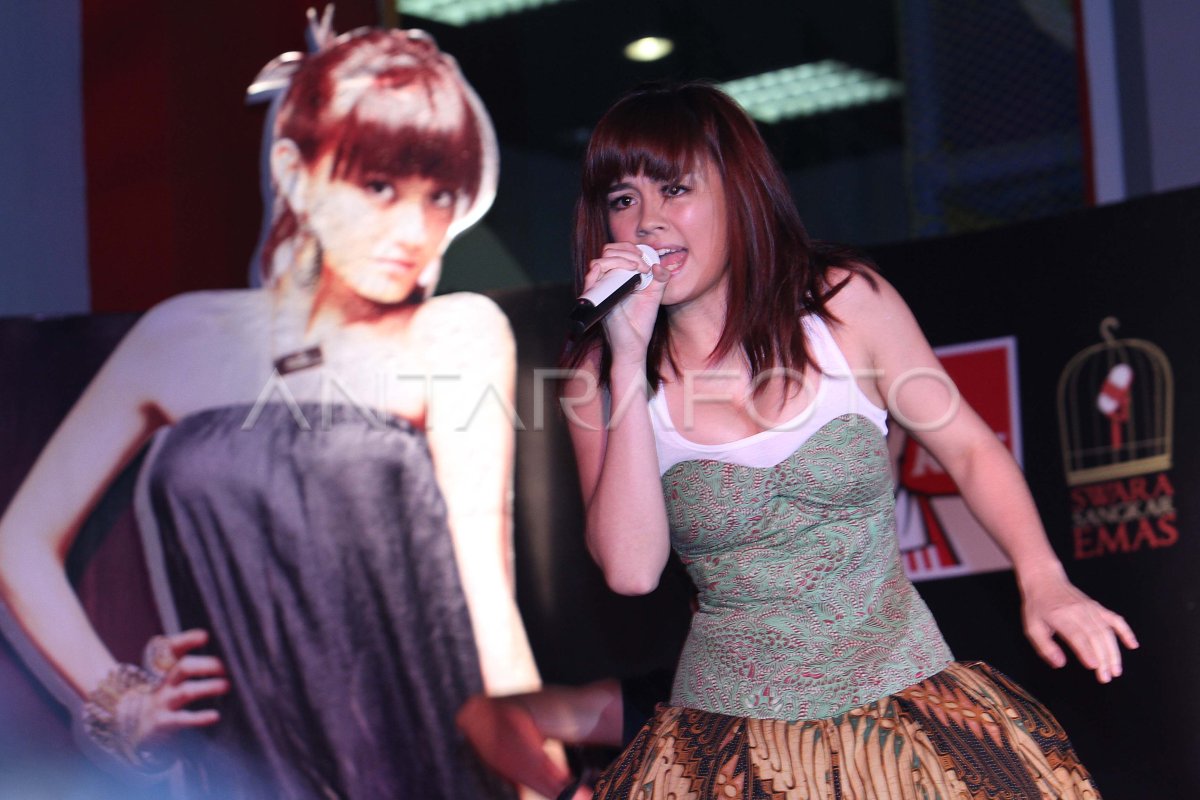 AKSI AGNES MONICA | ANTARA Foto