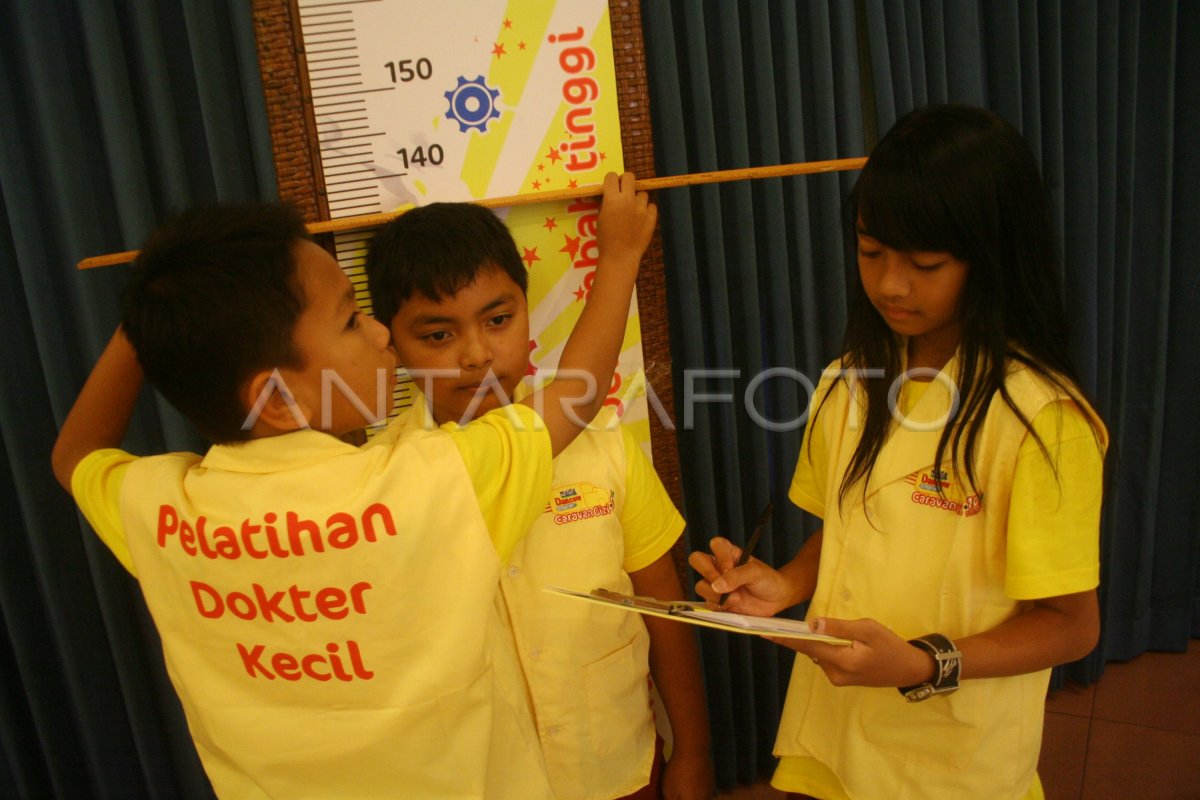 PELATIHAN DOKTER KECIL | ANTARA Foto PELATIHAN DOKTER KECIL | ANTARA Foto