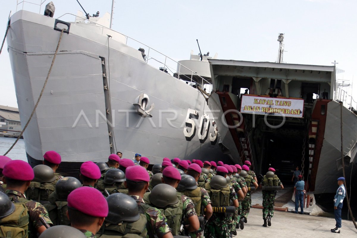 LATIHAN PENANGGULANGAN BENCANA ALAM | ANTARA Foto