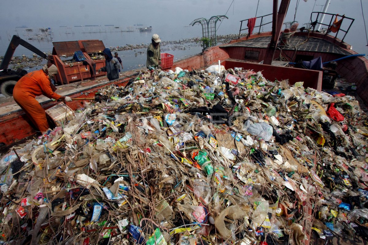 SAMPAH PESISIR JAKARTA | ANTARA Foto SAMPAH PESISIR JAKARTA | ANTARA Foto