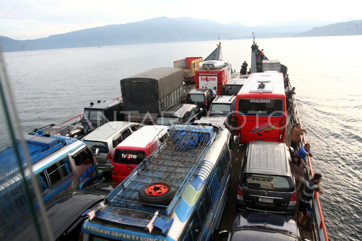 TRANSPORTASI DANAU TOBA | ANTARA Foto