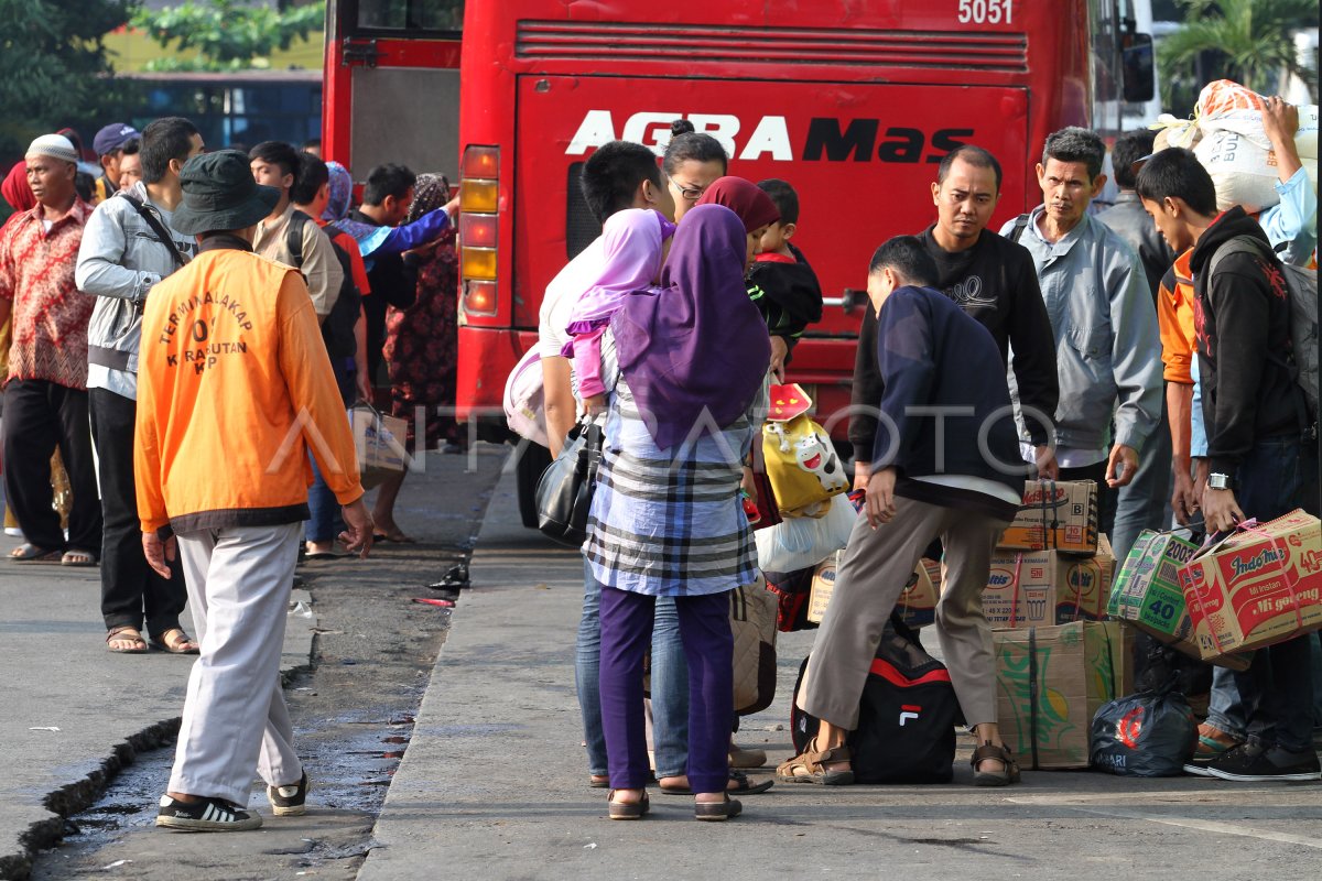 ARUS BALIK TERMINAL KAMPUNG RAMBUTAN | ANTARA Foto