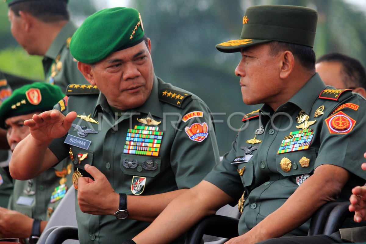 PAMERAN PERALATAN TEMPUR TNI AD | ANTARA Foto