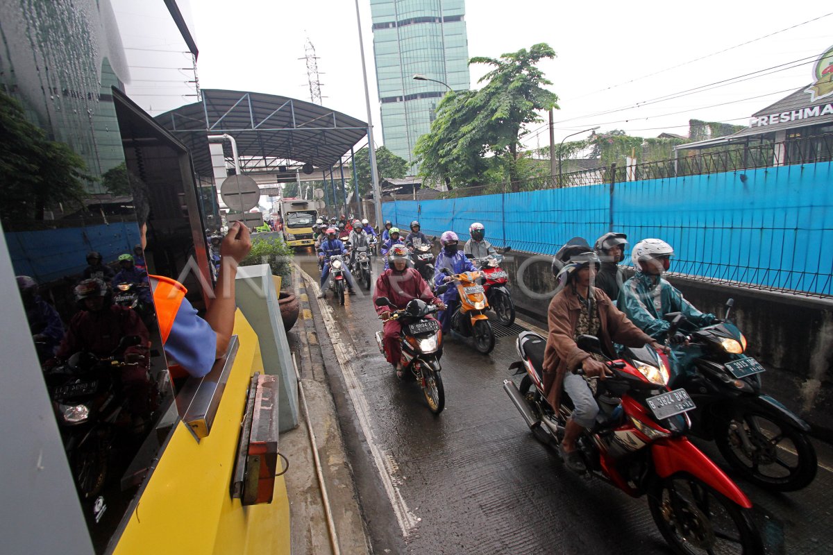 Motor Masuk Tol Antara Foto