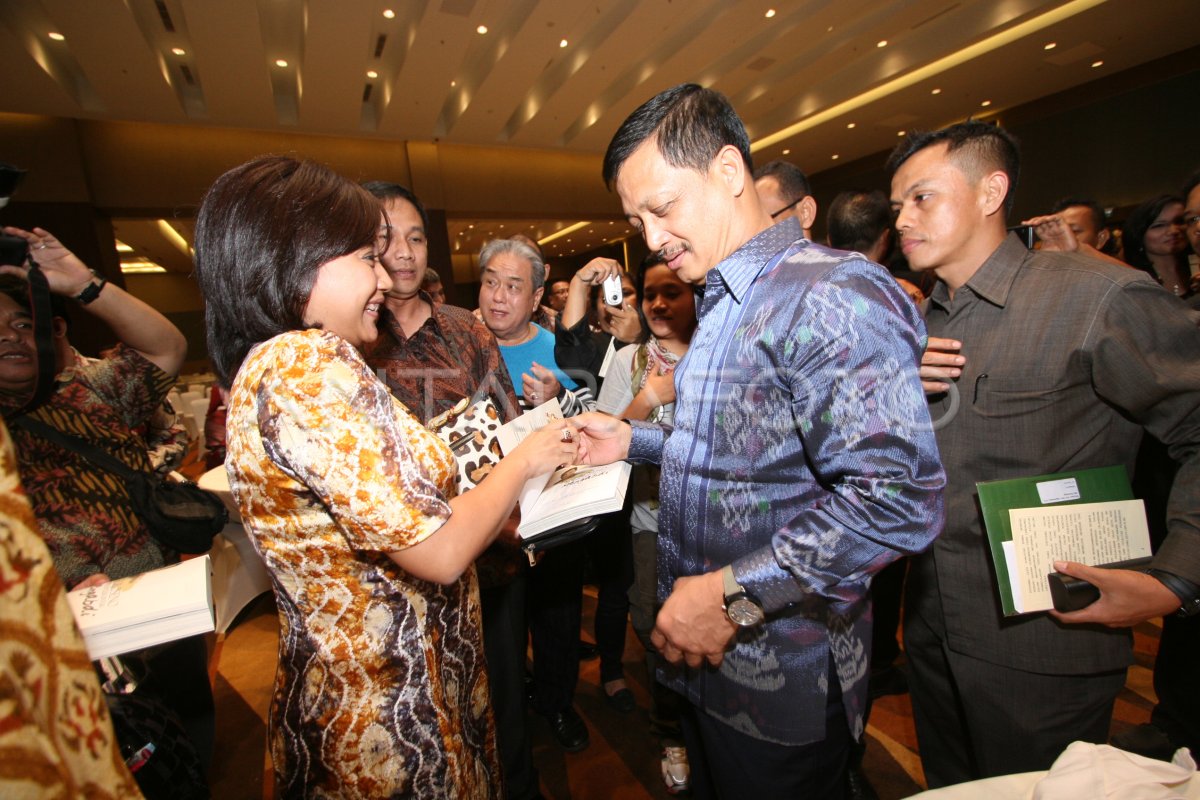 PELUNCURAN BUKU WAKAPOLRI | ANTARA Foto