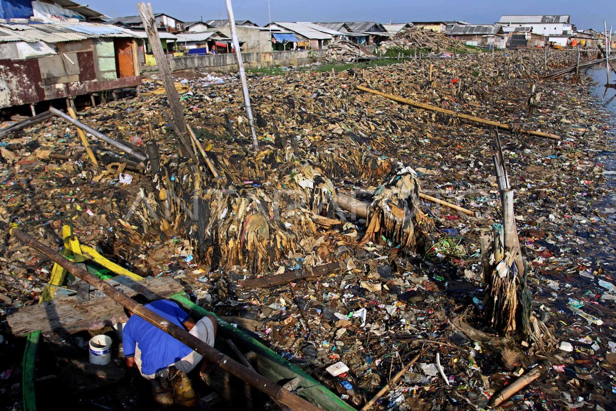 SAMPAH PESISIR JAKARTA | ANTARA Foto SAMPAH PESISIR JAKARTA | ANTARA Foto