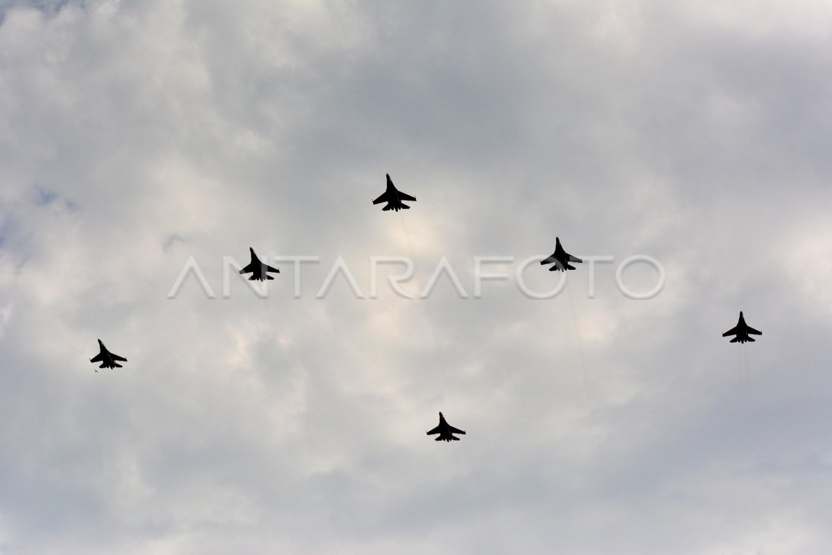 FORMASI TEMPUR PESAWAT | ANTARA Foto