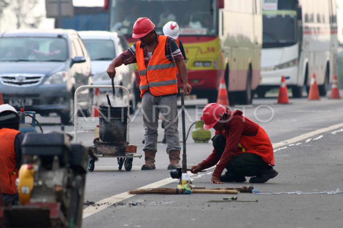 PERSIAPAN JALUR MUDIK TOL TANGERANG-MERAK | ANTARA Foto