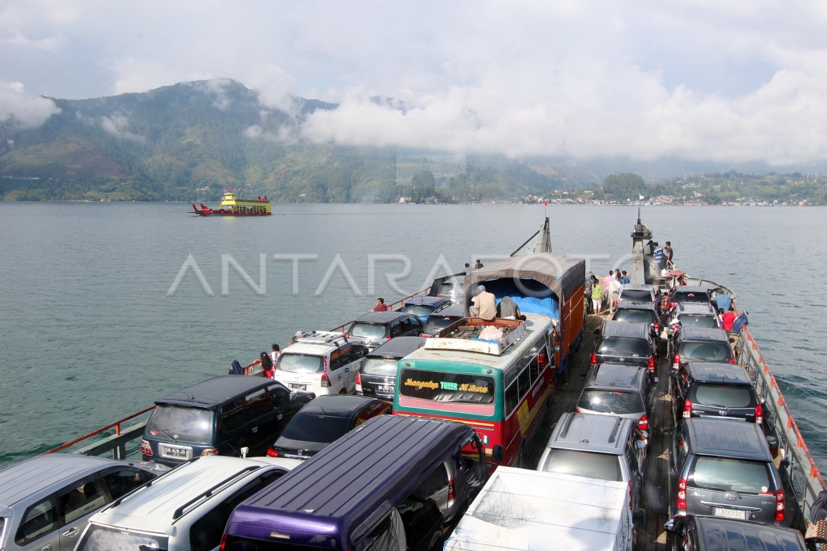 TRANSPORTASI DANAU TOBA | ANTARA Foto
