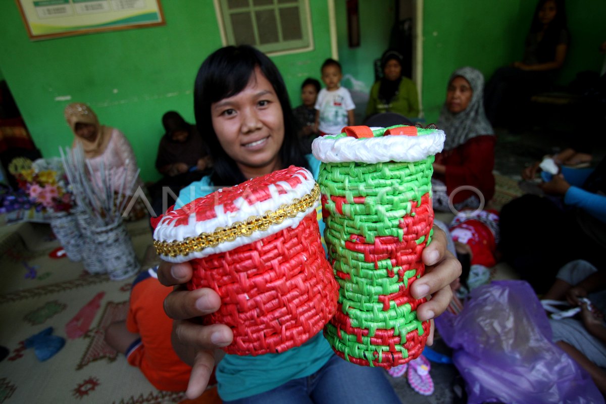 BANK SAMPAH BINAAN PERTAMINA | ANTARA Foto BANK SAMPAH BINAAN PERTAMINA | ANTARA Foto