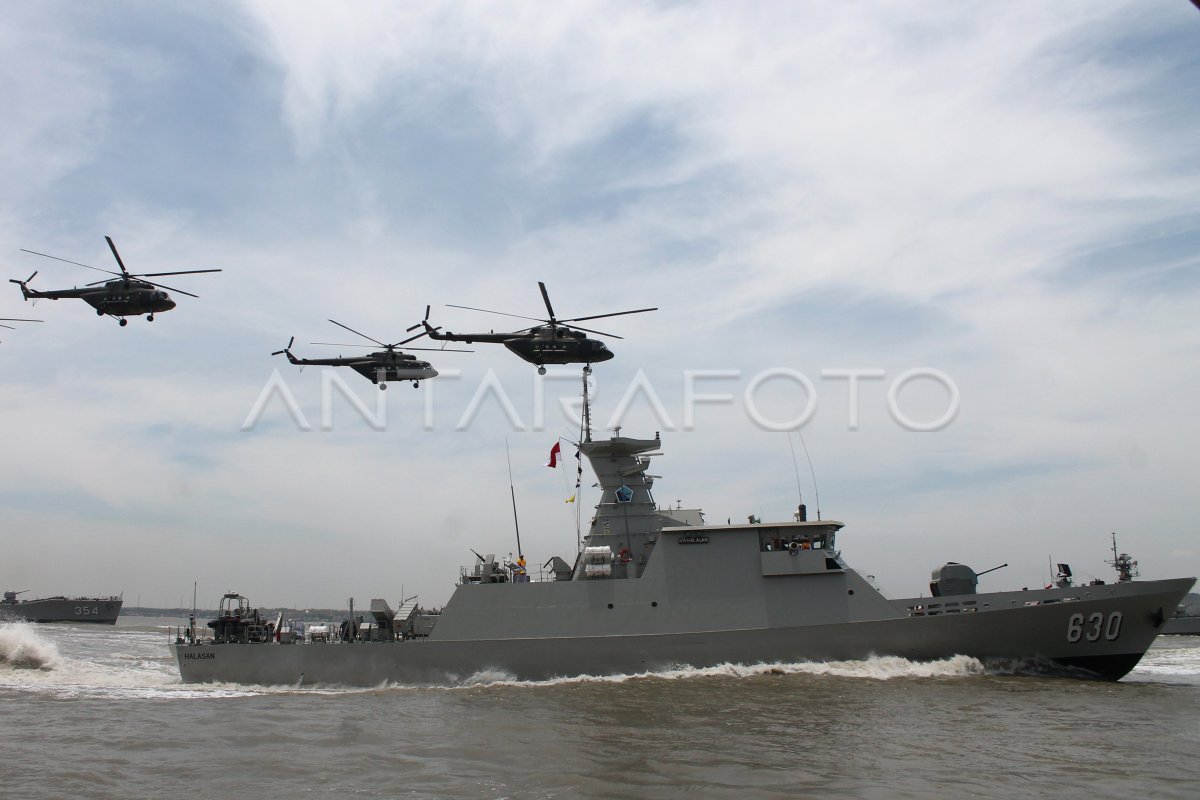HUT TNI SURABAYA | ANTARA Foto