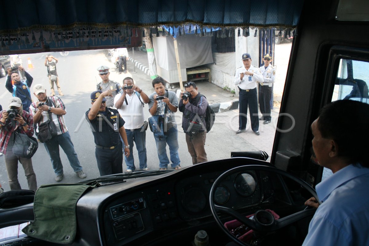 PEMERIKSAAN KELAYAKAN BUS | ANTARA Foto PEMERIKSAAN KELAYAKAN BUS | ANTARA Foto