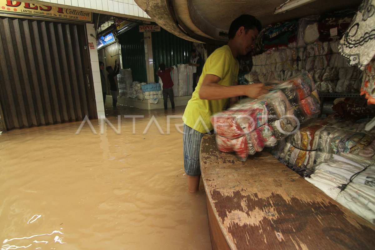 PASAR CIPULIR TERENDAM BANJIR | ANTARA Foto