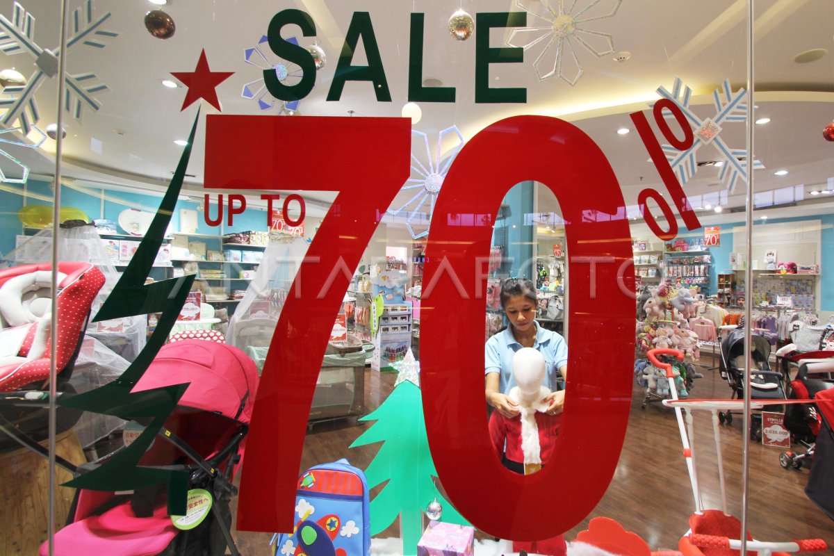 DISKON JELANG AKHIR TAHUN | ANTARA Foto DISKON JELANG AKHIR TAHUN | ANTARA Foto