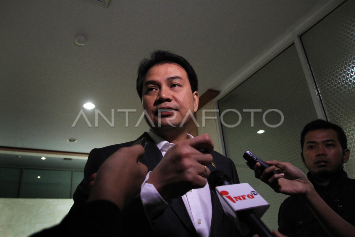 SIKAPI PENGANGKATAN PLT KAPOLRI | ANTARA Foto SIKAPI PENGANGKATAN PLT KAPOLRI | ANTARA Foto