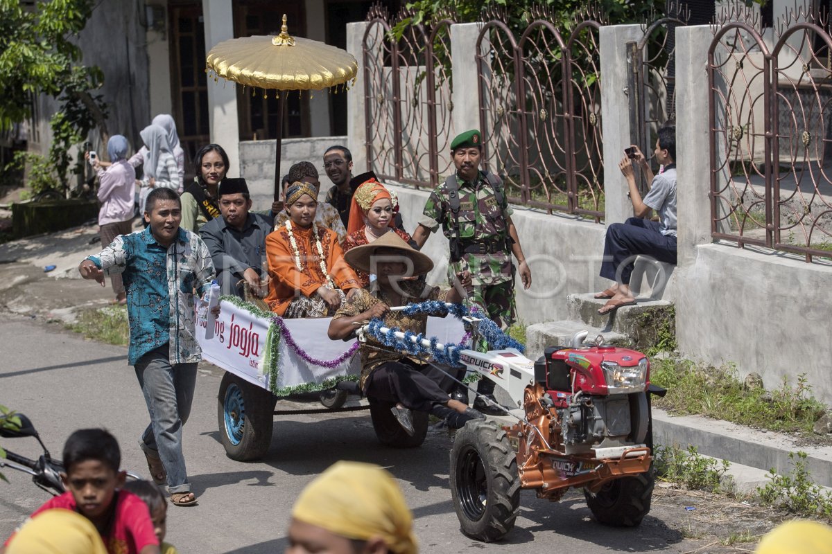 NIKAH BARENG SAMBUT HARI BUMI | ANTARA Foto NIKAH BARENG SAMBUT HARI BUMI | ANTARA Foto