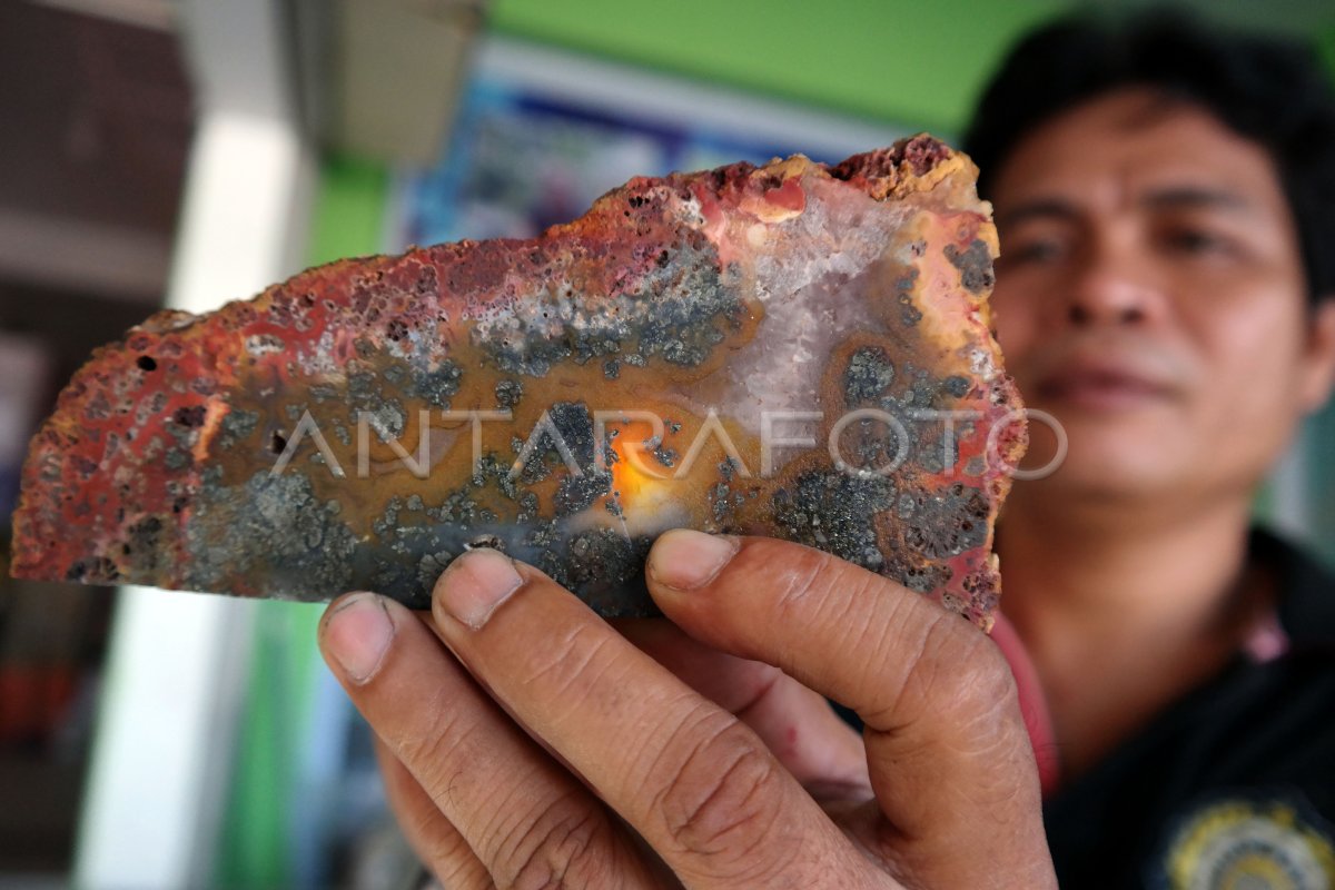 PASAR BATU AKIK NIAS | ANTARA Foto PASAR BATU AKIK NIAS | ANTARA Foto
