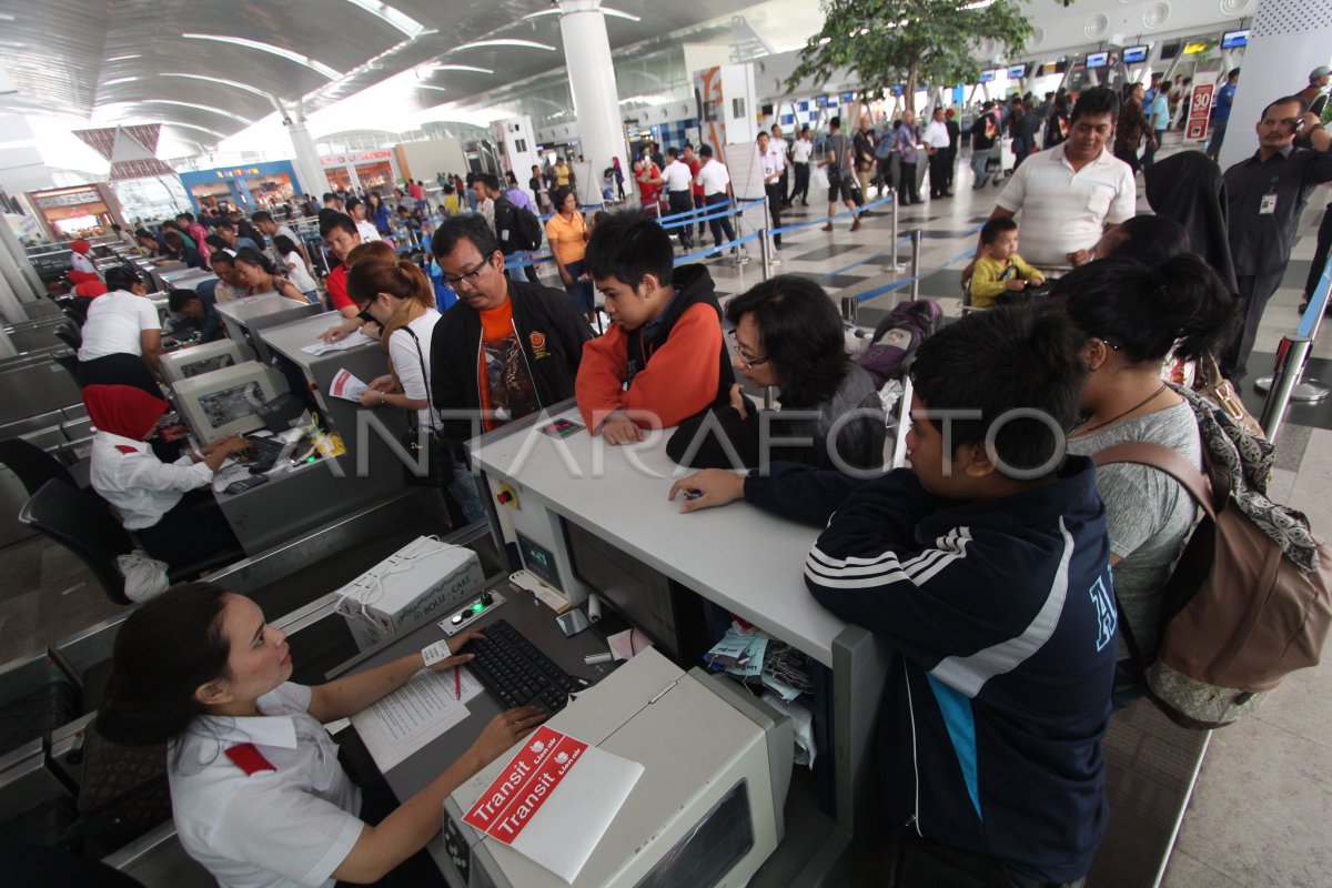 ARUS MUDIK BANDARA KUALANAMU | ANTARA Foto ARUS MUDIK BANDARA KUALANAMU | ANTARA Foto