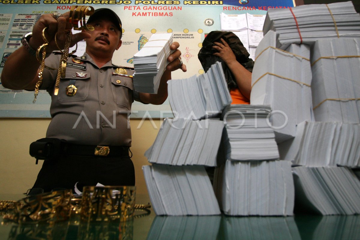 PENIPUAN PENGGANDAAN UANG | ANTARA Foto PENIPUAN PENGGANDAAN UANG | ANTARA Foto