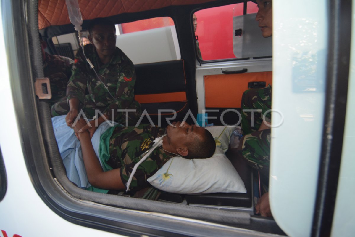 TRUK PRAJURIT TNI MASUK JURANG | ANTARA Foto TRUK PRAJURIT TNI MASUK JURANG | ANTARA Foto
