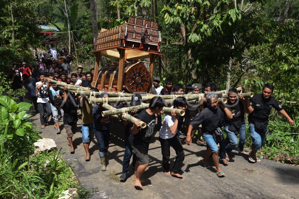 UPACARA KEMATIAN ADAT TORAJA | ANTARA Foto UPACARA KEMATIAN ADAT TORAJA | ANTARA Foto