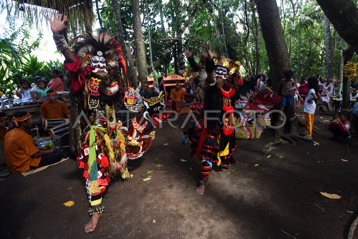 TARI BUTO | ANTARA Foto TARI BUTO | ANTARA Foto