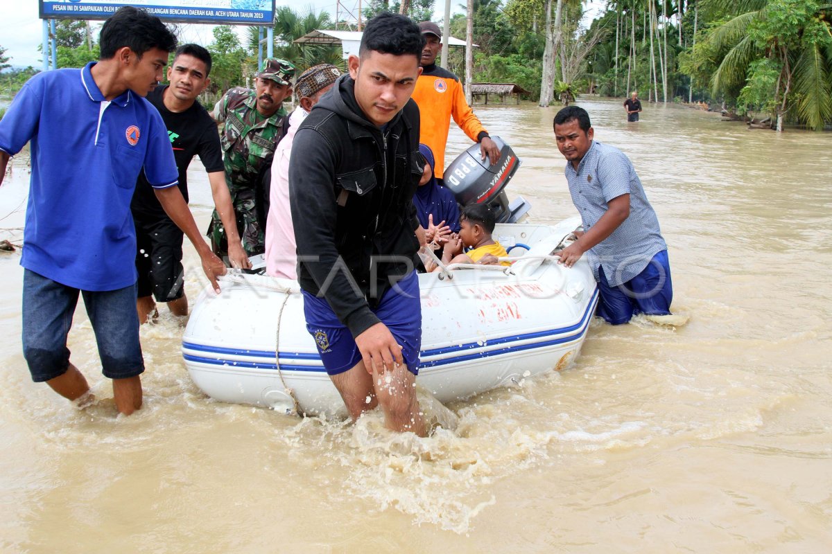 CURAH HUJAN TINGGI | ANTARA Foto