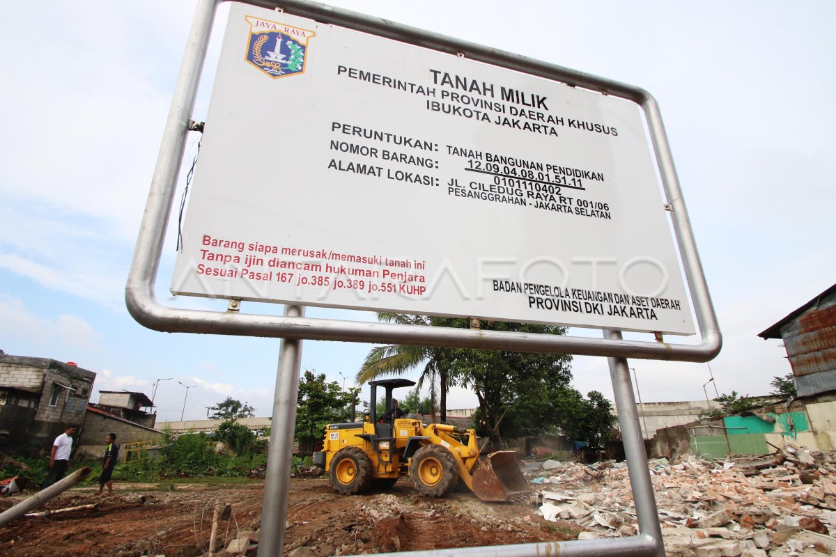 BANGUNAN BEKAS SEKOLAH UNTUK RTH | ANTARA Foto