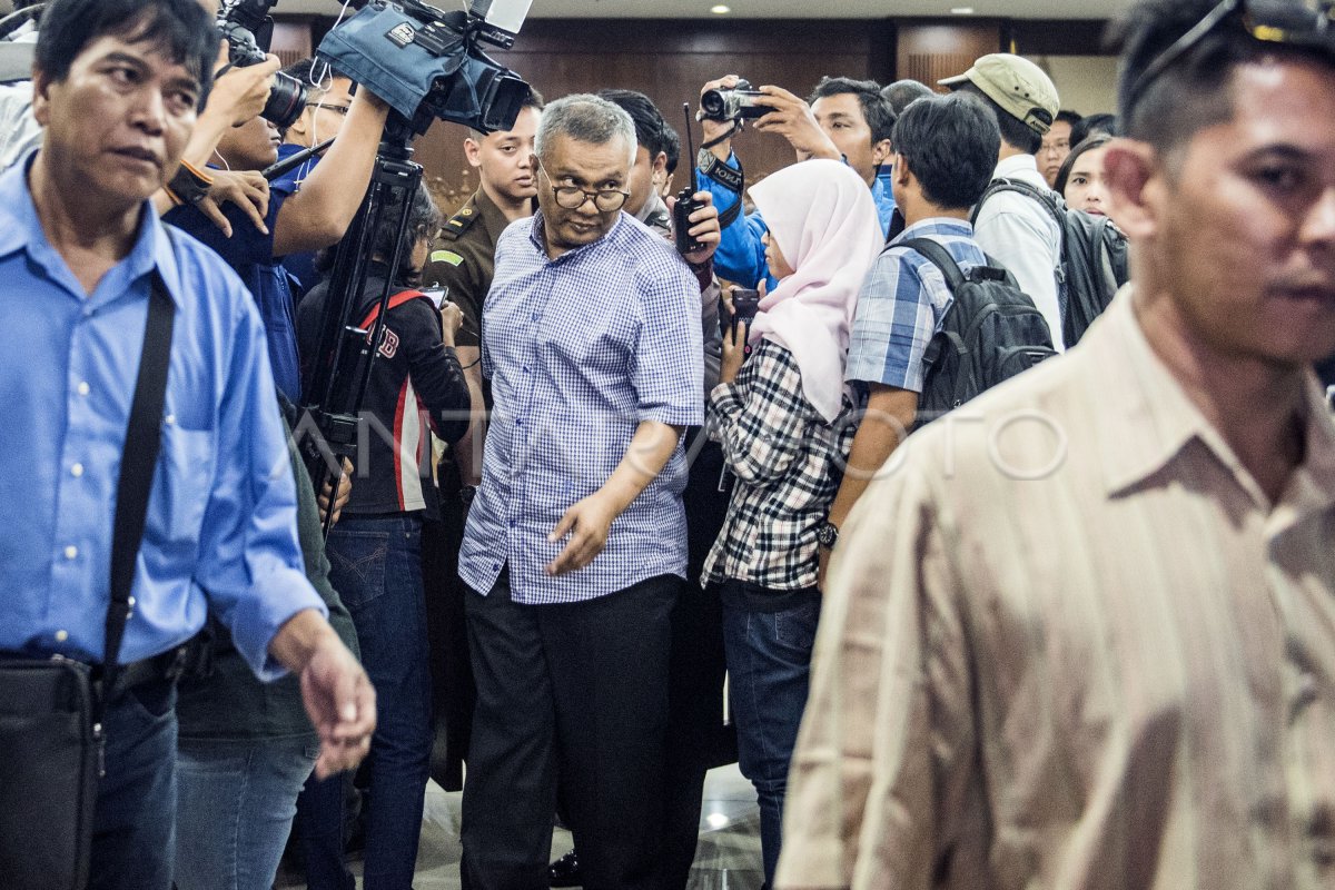 ALEX USMAN DIVONIS ENAM TAHUN PENJARA | ANTARA Foto ALEX USMAN DIVONIS ENAM TAHUN PENJARA | ANTARA Foto