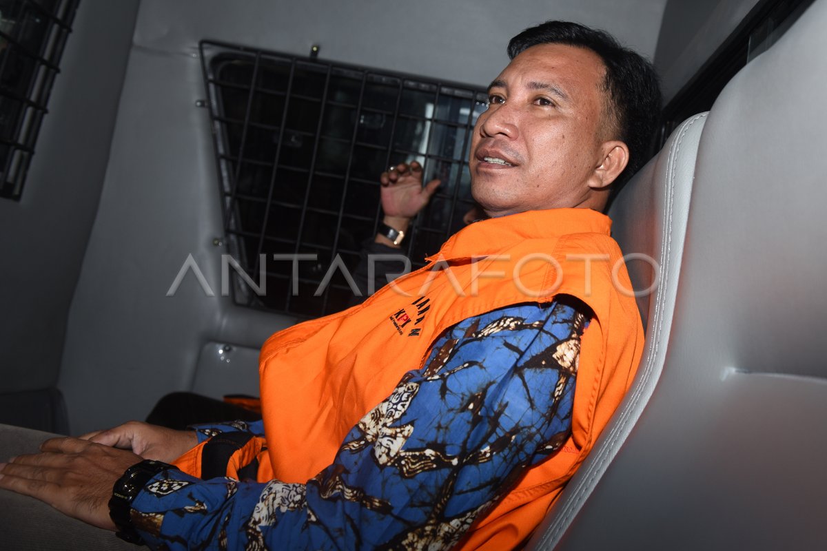 KPK TAHAN ANGGOTA DPRD MUBA | ANTARA Foto