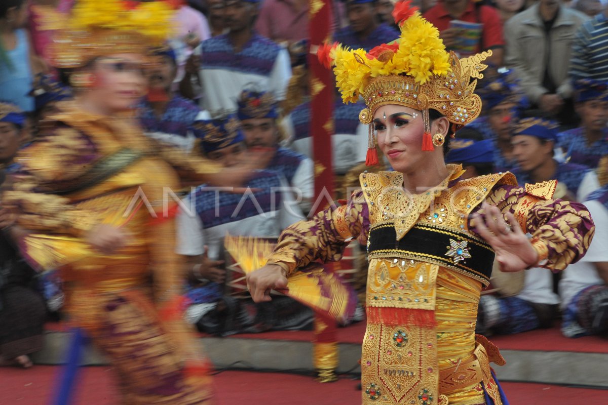 TARI LEGONG MUANI | ANTARA Foto TARI LEGONG MUANI | ANTARA Foto