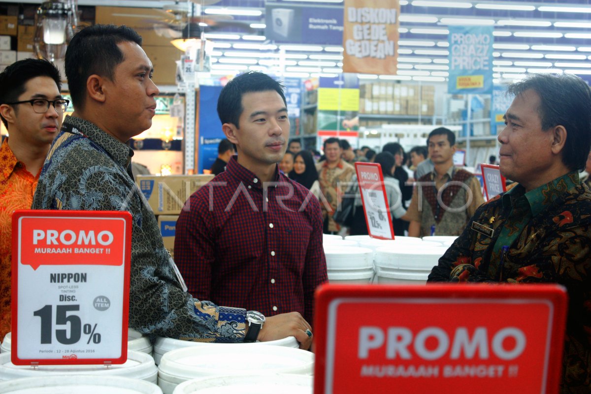 PEMBUKAAN SUPERSTORE RITEL MODERN KE-23 | ANTARA Foto PEMBUKAAN SUPERSTORE RITEL MODERN KE-23 | ANTARA Foto